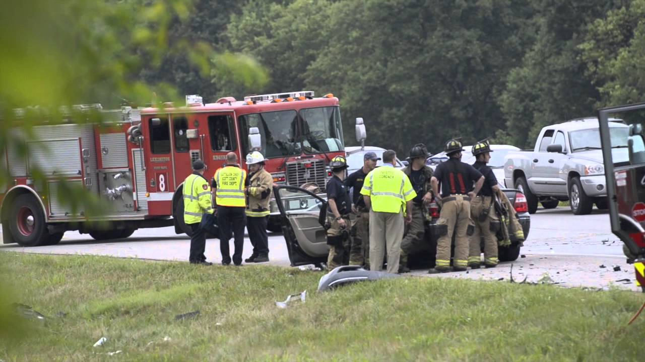 Fatal Crash Closes Eastbound I 64 Near Lexington Youtube