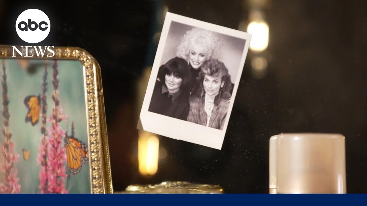 How Dolly Parton Tributes Trio Singers Emmylou Harris Linda Ronstadt