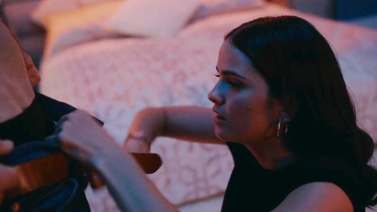 Obliterated Netflix 1x1 Ava Chad Love Scene Shelley Hennig