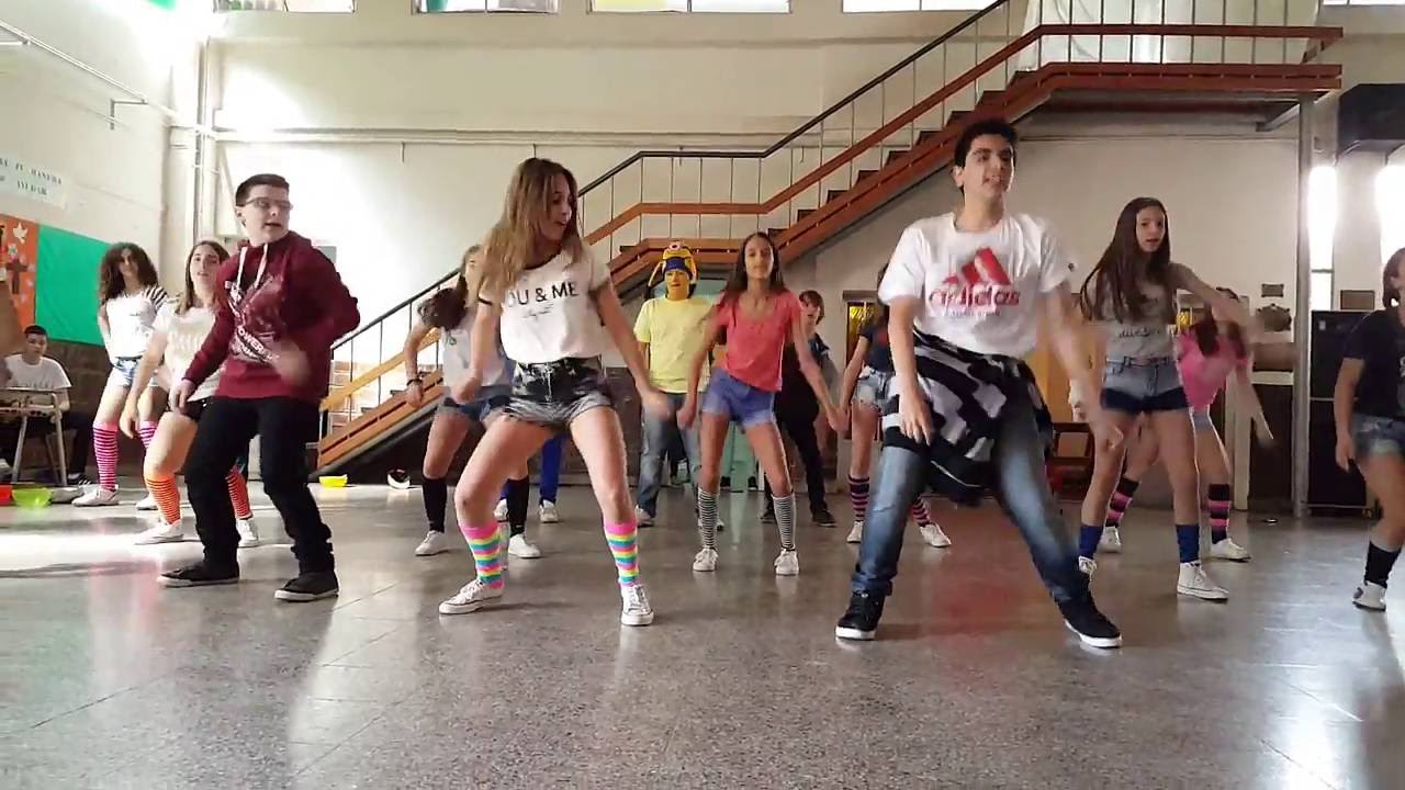 Baile De Chicas De Secundaria Hermosas Chicas Adolescentes Graduadas