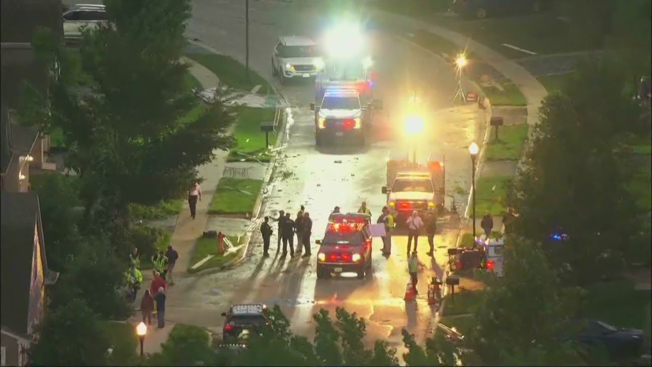 Damage Left Behind After Tornadoes Rip Through Chicago Area Youtube