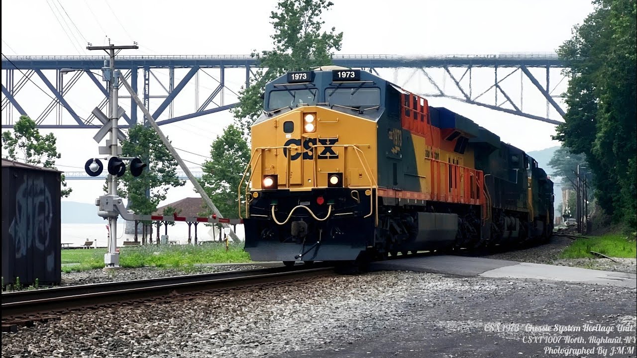 Csxt I007 With Csx 1973 Leading Youtube