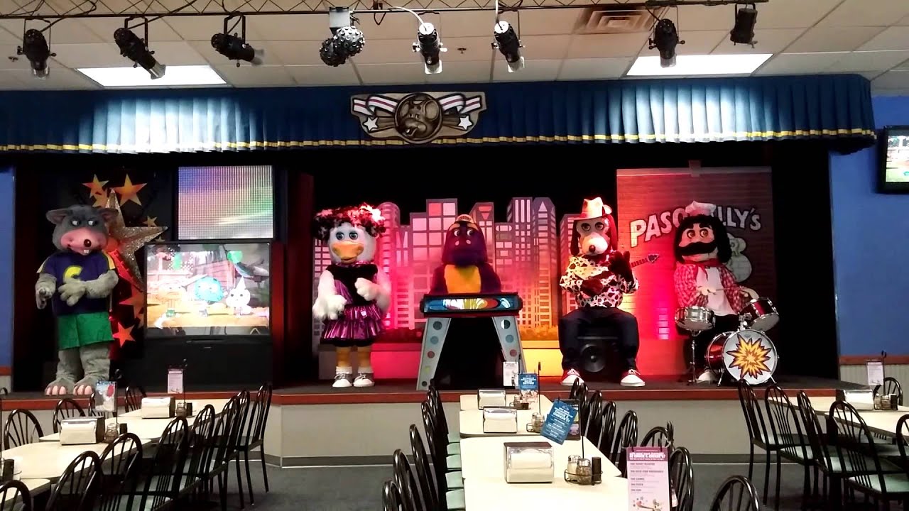 Chuck E Cheese Friends On Stage
