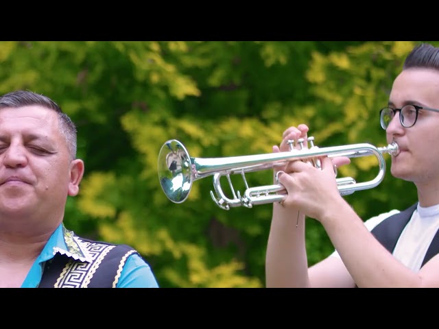 Se petrec finii cu nasii Coco de la Slatina Hore si sarbe de petrecere ...