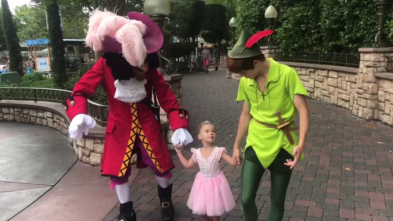 Peter Pan And Captain Hook Meet And Greet At Disneyland With Paisley