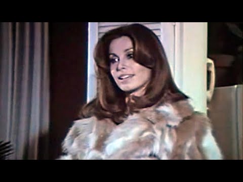 05 American Movie With Woman In Fur Coat Youtube