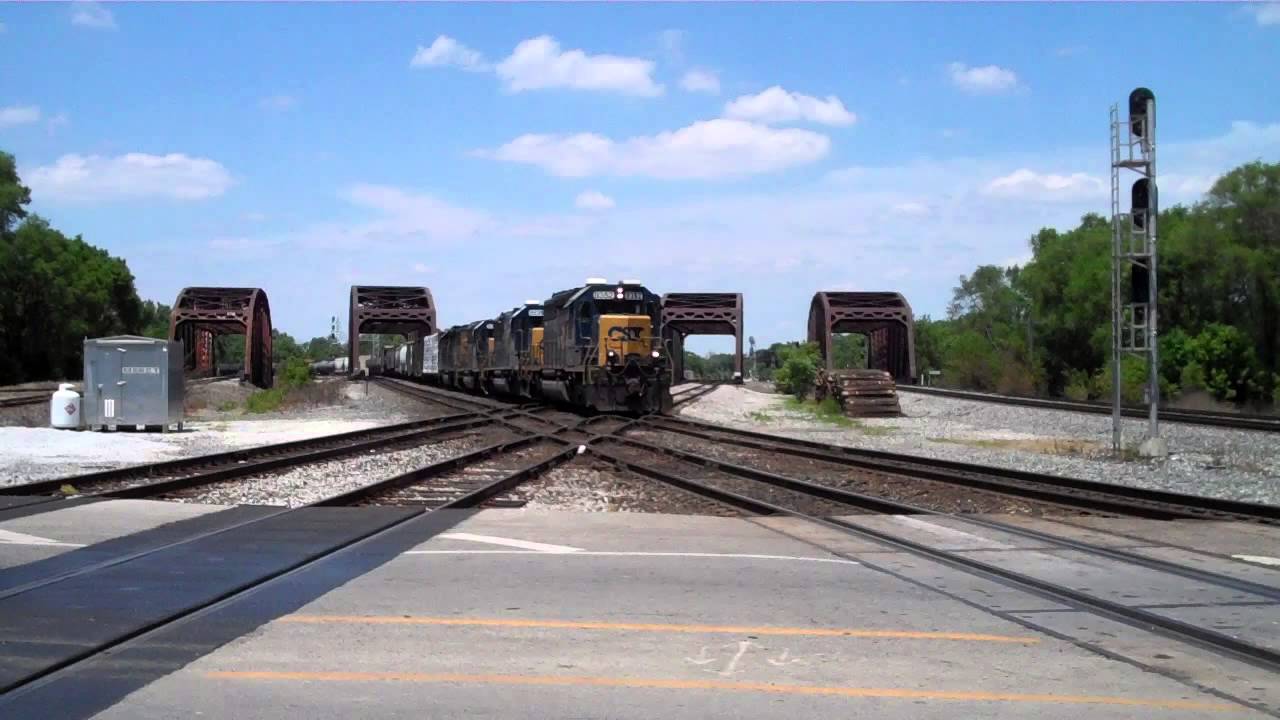 Csx 8352 Leads Y130 At Blue Island Youtube
