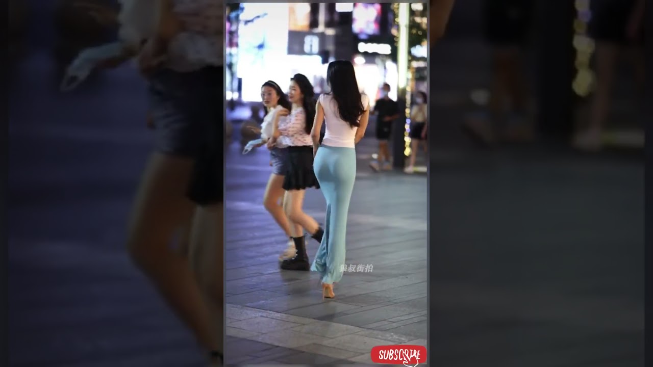 Pretty Hot Girls Walking Down The Street Bouncing Big Booty Youtube