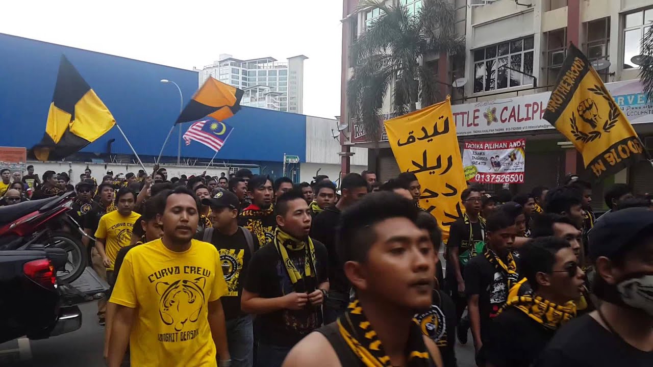Perarakan Ultras Ke Ssa Malaysia Vs Vietnam 7 12 14 Youtube