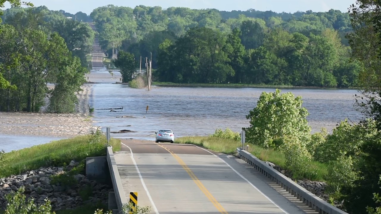 Marais Des Cygnes River North Of Rantoul Kansas Youtube