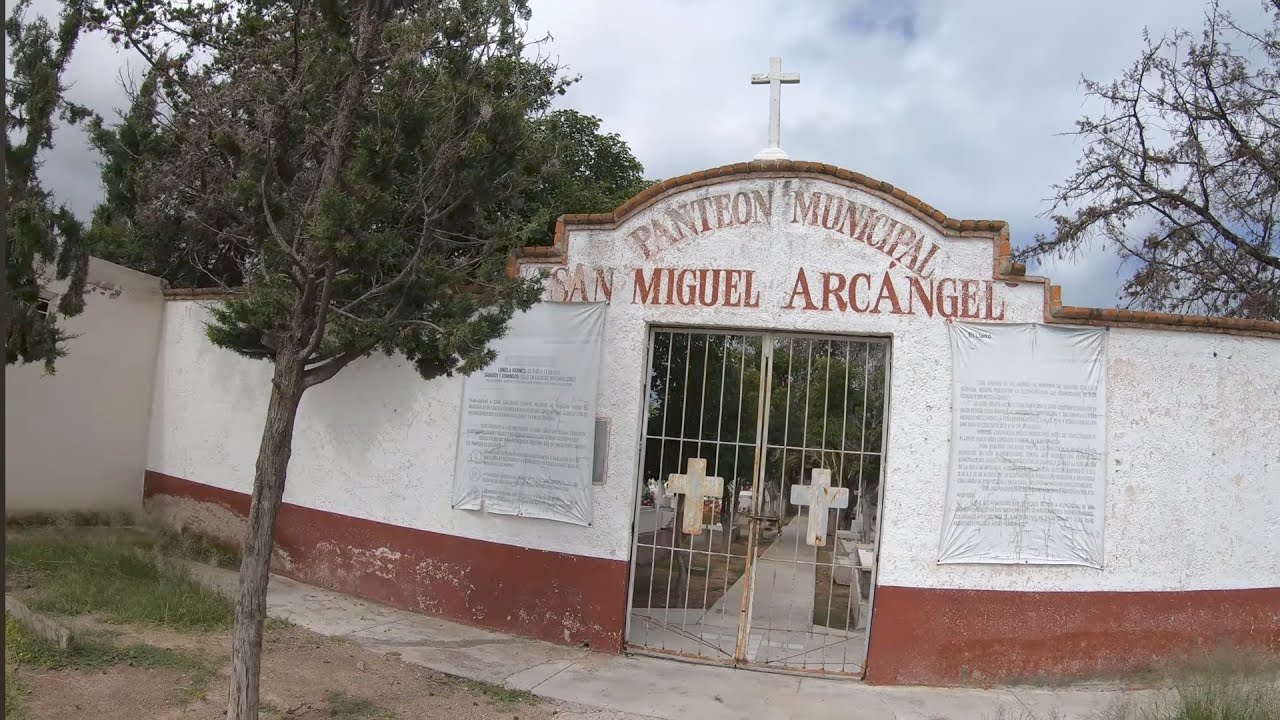 Cementerio Municipal San Miguel Arcángel En Sandovales El Llano