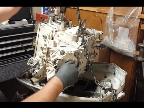 How To Remove Johnson Evinrude Outboard Powerhead Youtube