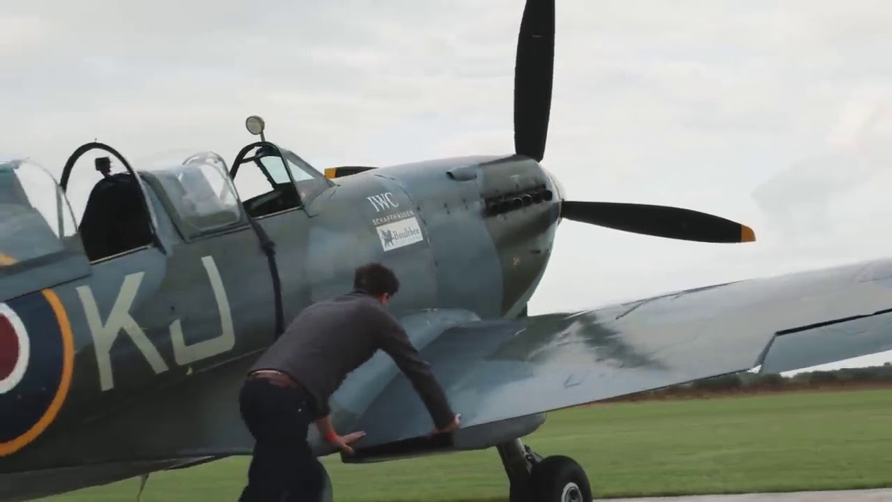 Pilot Ray Hanna Spitfire Low Pass Youtube