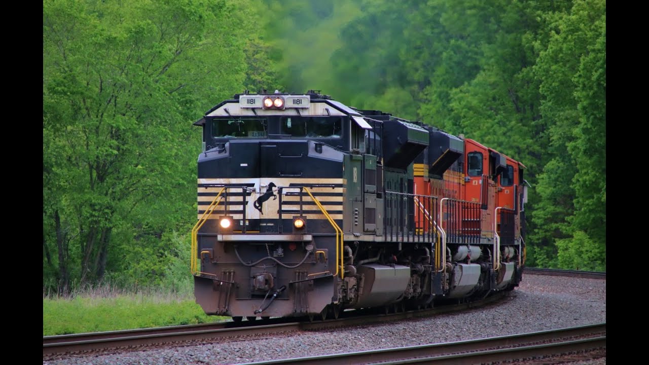 Norfolk Southern 1811 Leads Bnsf 8758 Bnsf 8443 And Ns 7148 Mixed