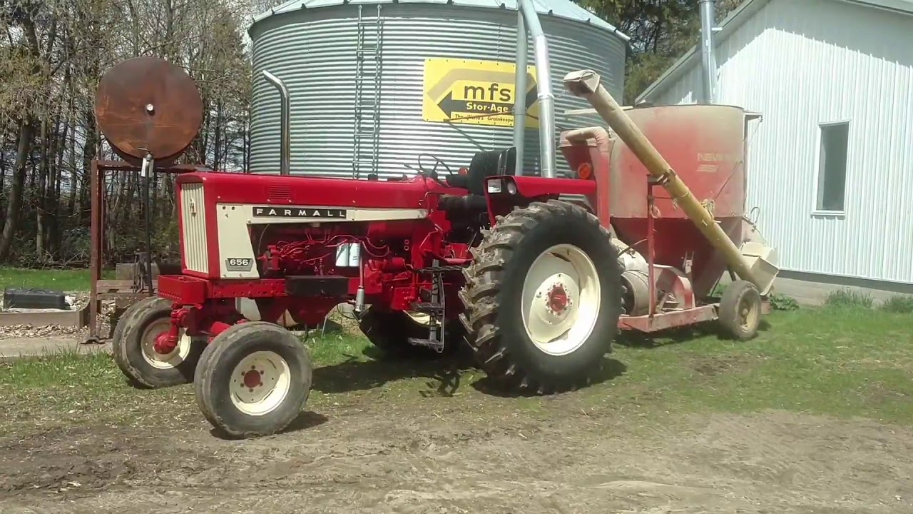 Farmall 656 Grinding Feed Youtube