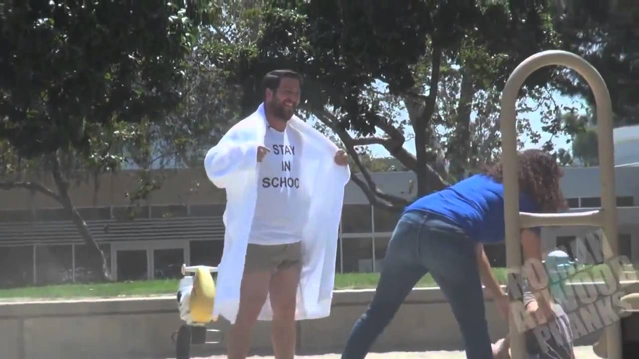 Showing Kids Naked Body Flashing Bluff Prank Funny Prank 2014 10x10