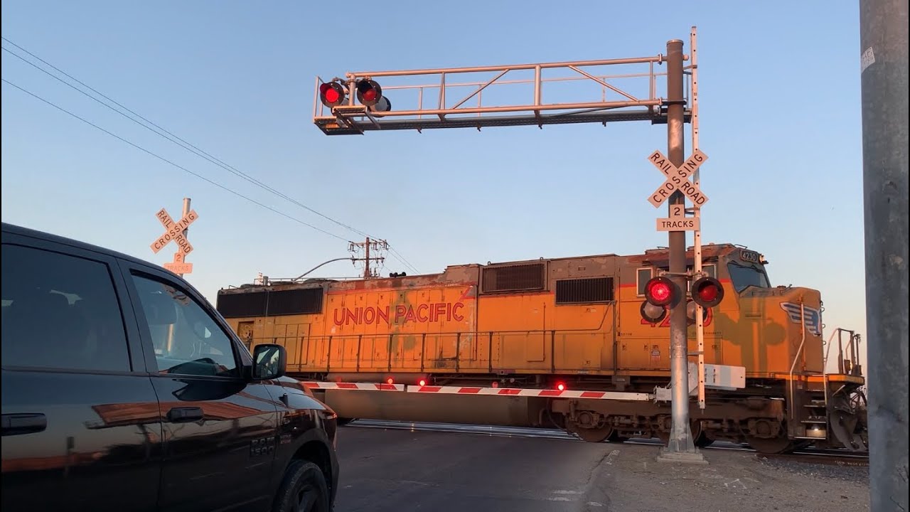 Up 4230 Manifest Train Led By Sd70m Trio South E Alpine Avenue