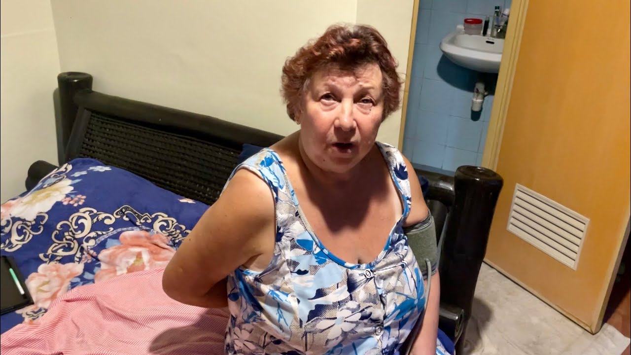 How Is Mama Olga Trying Filipino Delicacies Youtube