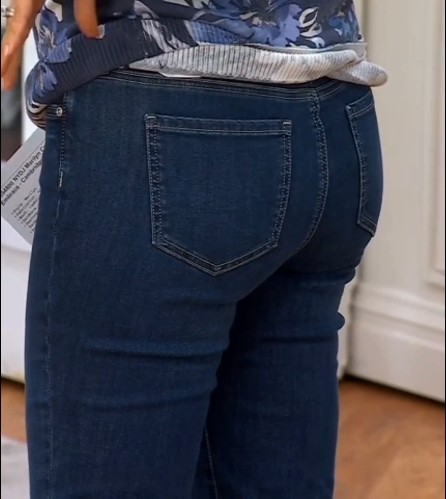Qvc Host Sandra Modeling Jeans 12 Youtube