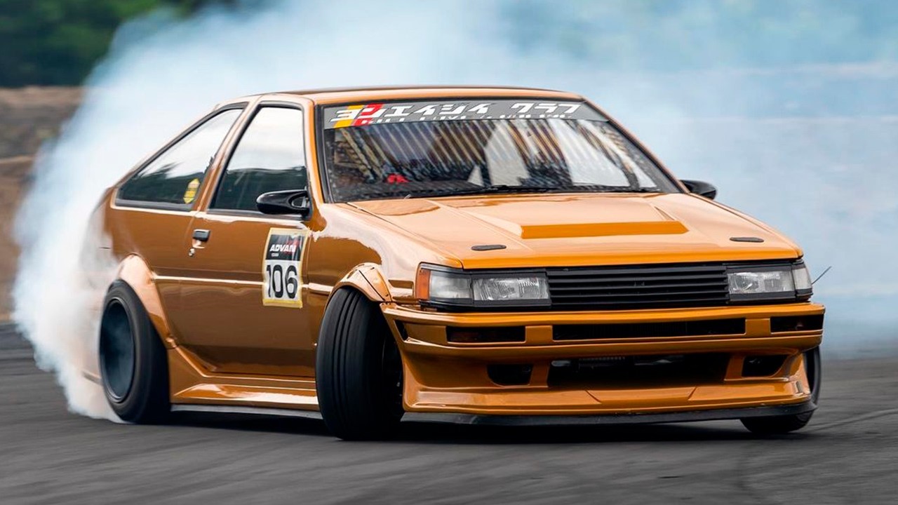 Why The Ae86 Is A Drift Legend Toyota Ae86 Drifting Youtube