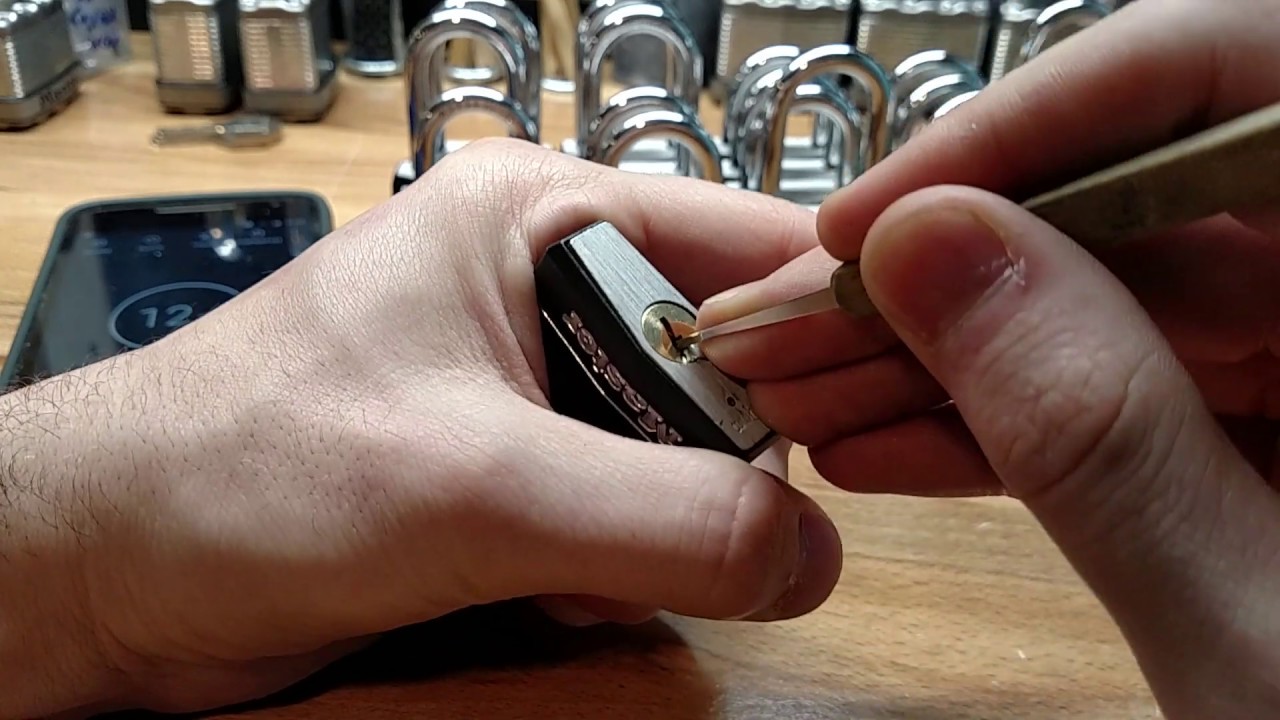 Picking 20 Master Locks In 3 Minutes Youtube