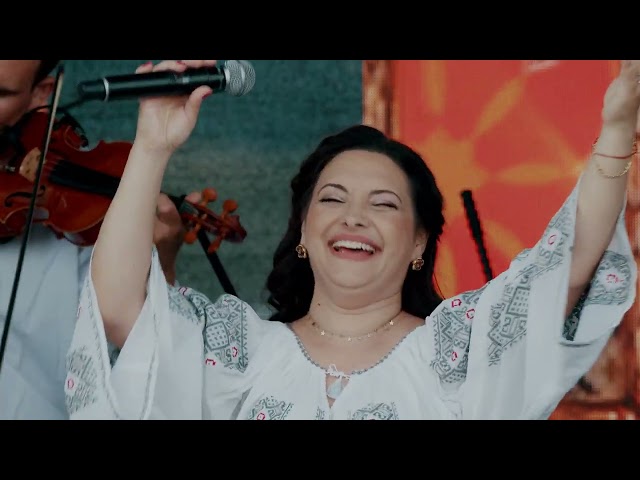 Laura Olteanu-Am fata si baiat mandru -Acompaniaza Orchestra Fratilor ...