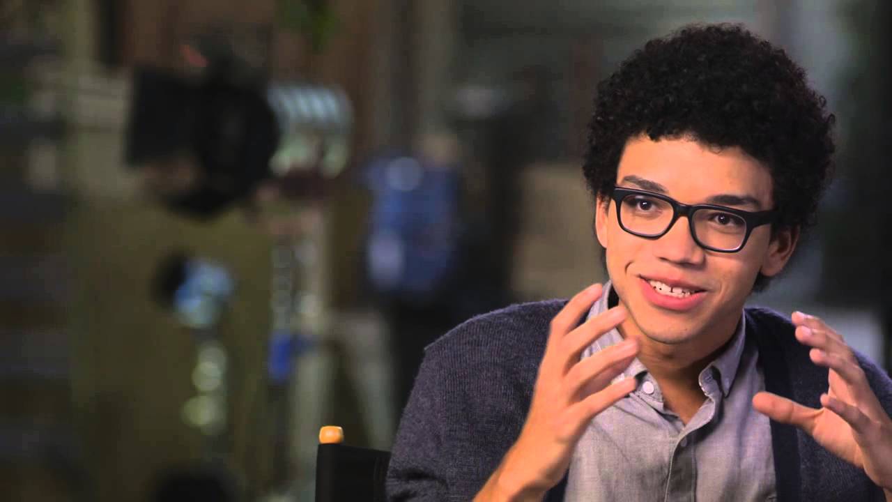 Paper Towns Justice Smith Radar Behind The Scenes Movie Interview