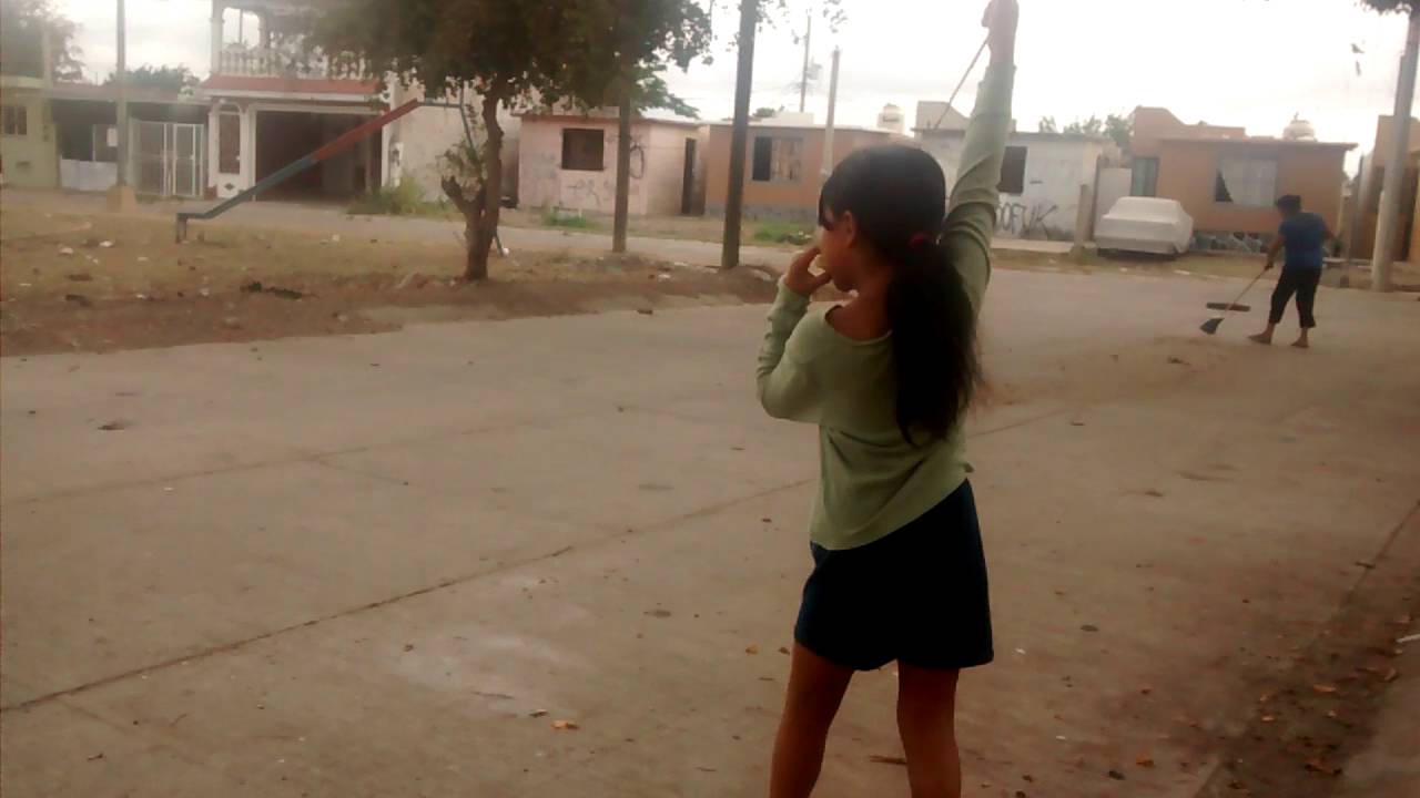La Niña Pelionera Corre Vari Youtube