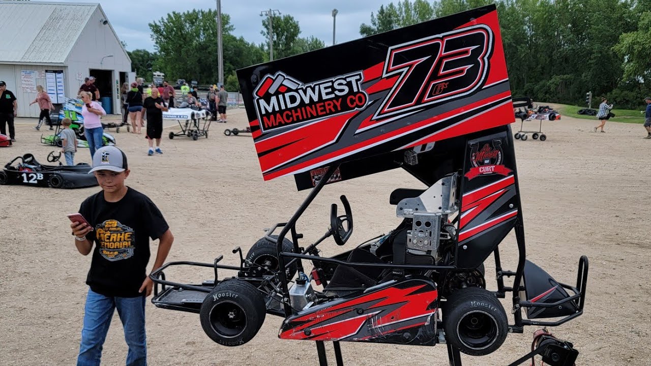 Onyx Racing Around Big Wrecks At Thunder Hill Speedway Wing Kart