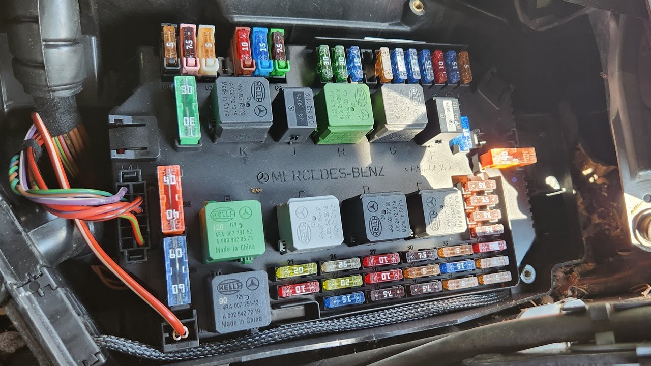 Mercedes S550 W221 Fuse Box Diagram Guide Engine Bay 2007 2013