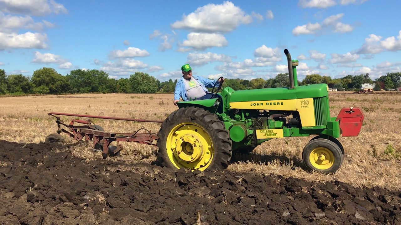 John Deere 730 Plowing A Field Youtube