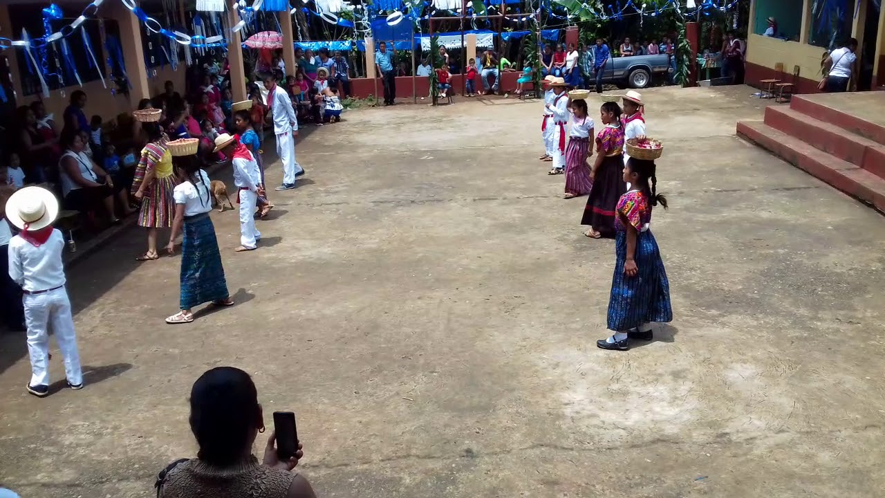 Niños Realizando Su Baile Folclorico Youtube Music