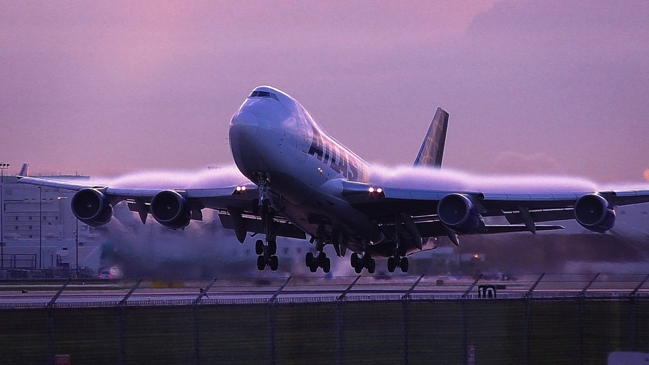 Lovely Morning Boeing 747 Takeoff Youtube