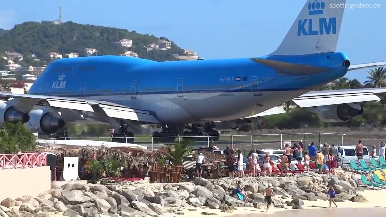Klm 747 Extreme Jet Blast Blowing People Away At Maho Beach St