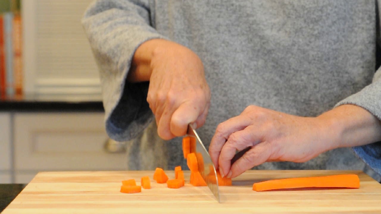How To Slice Round Vegetables Using Your Kitchen Knives Youtube