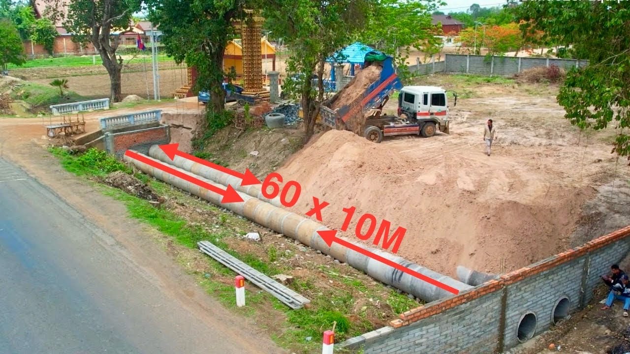 Technique Soil Pouring Clear The Drain Powered By Bulldozer Komat Su