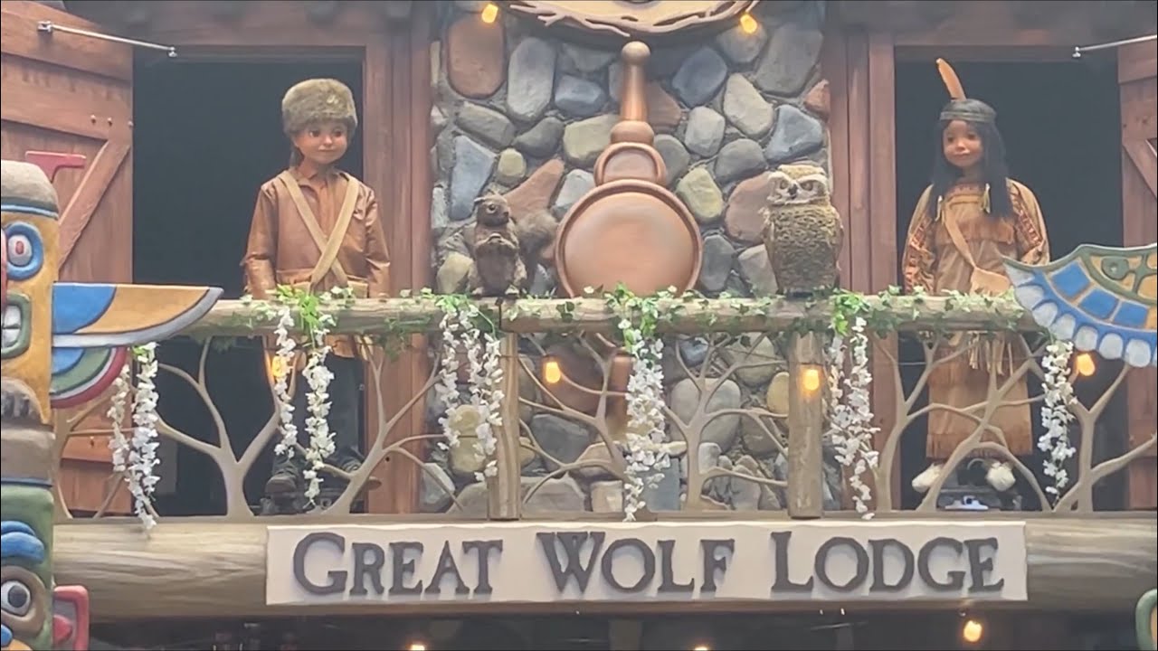 The Great Clock Tower Show Great Wolf Lodge Water Park Wisconsin