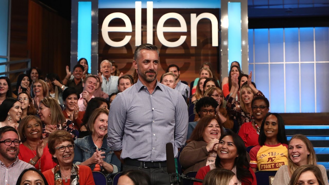 Ellen Checks Out Her Audience Members Instagram Posts Youtube