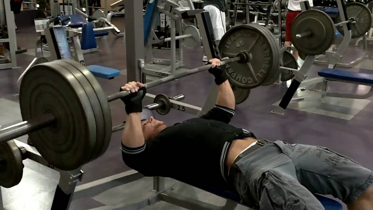 Benching 315lbs 3 Plates For 4 Reps Youtube