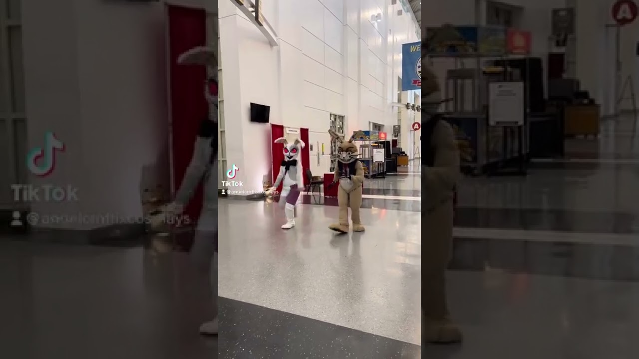 Glitchtrap And Vanny Sneaking Around Fnaf Cosplay Comic Con