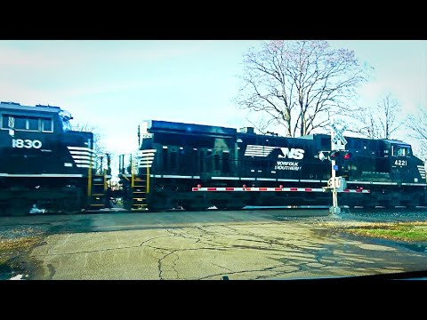 New Ac44c6m Leads Huge 4 Engine Norfolk Southern Train Youtube