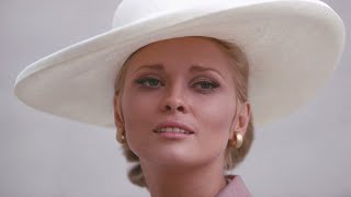 Faye Dunaway In G Strlng Photos Leave Little To Imagination Hey ...