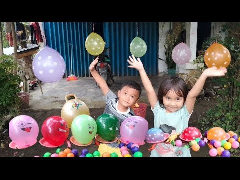 Memecahkan Balon Warna Warni L Memecahkan Balon Dengan Di Pukul Pakai