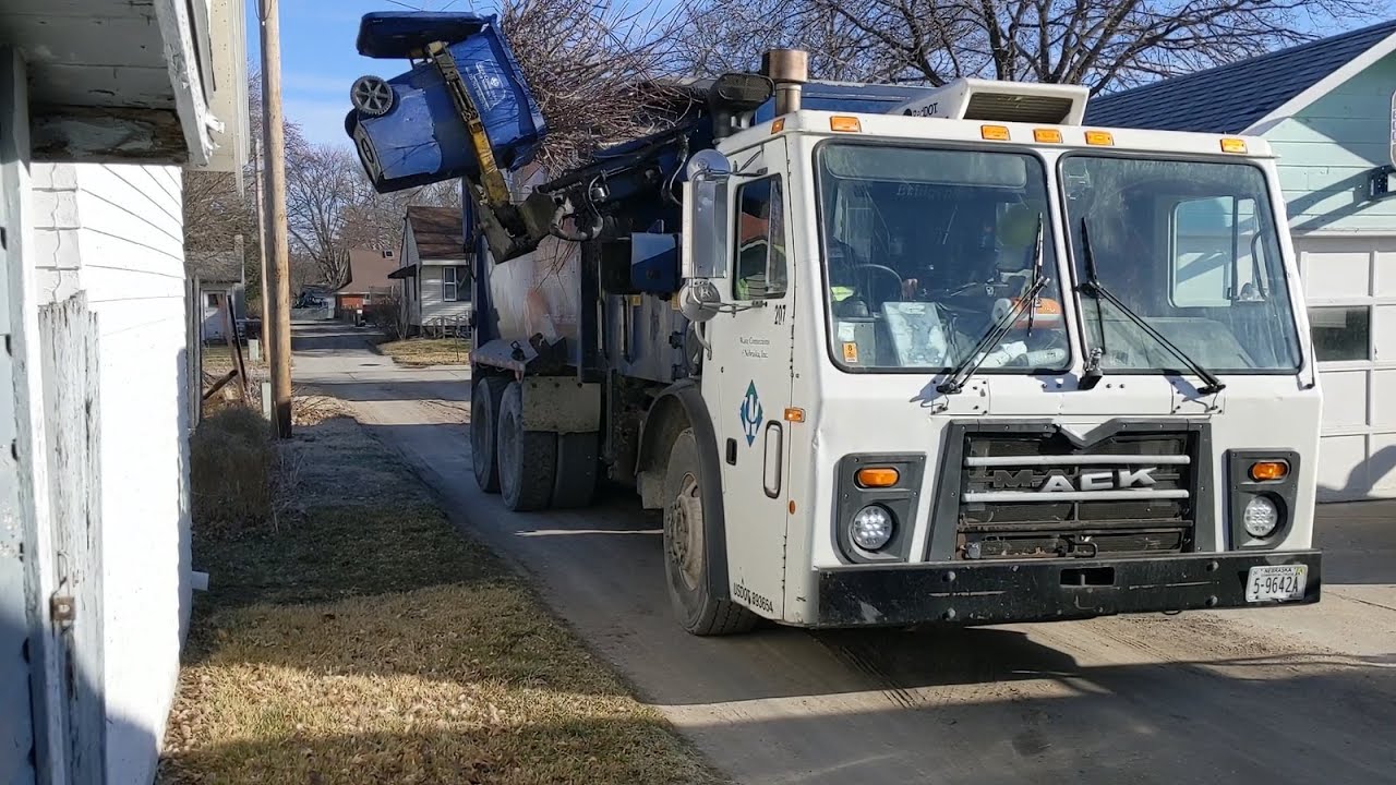 Garbage Truck Compilation Midwestern Garbage Trucks In Action Youtube