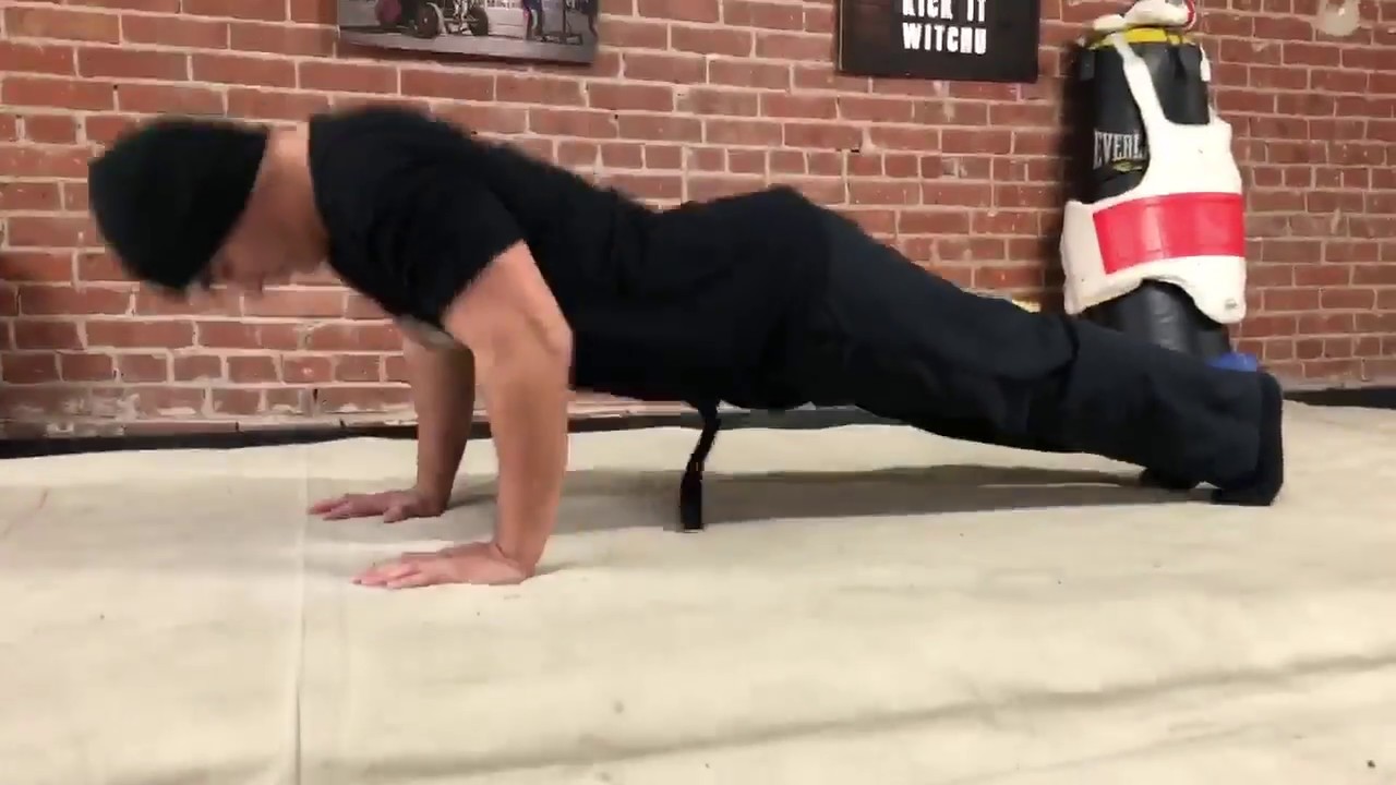 100 Pushups In 1 Minute Youtube