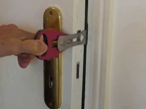 The Easy Lock In Action Youtube