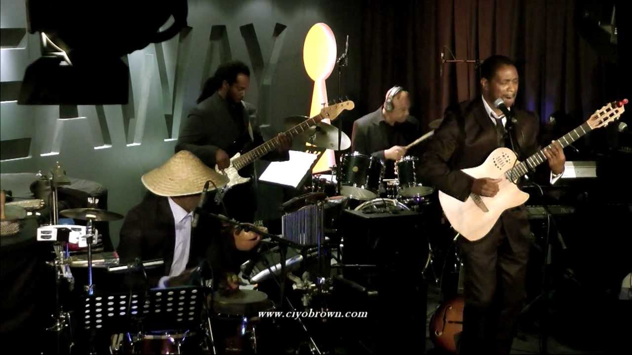 Ciyo Brown Live Performing Feel The Vibe In Hd The Hideaway Youtube