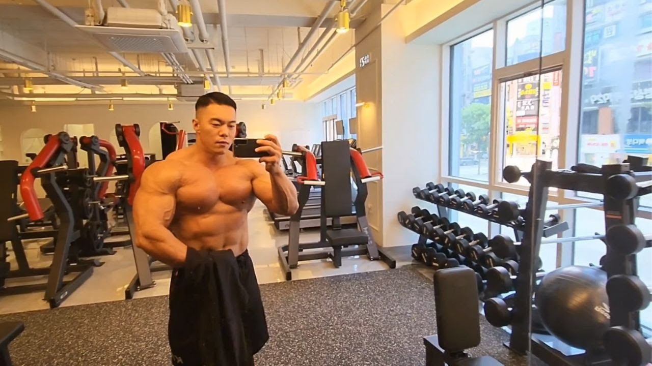 Korean Bodybuilder Muscle Flexing 19 Youtube