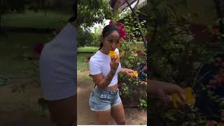 Shenseea Schools Dj Khaled On The Right Way To Peel And Eat A Mango ...