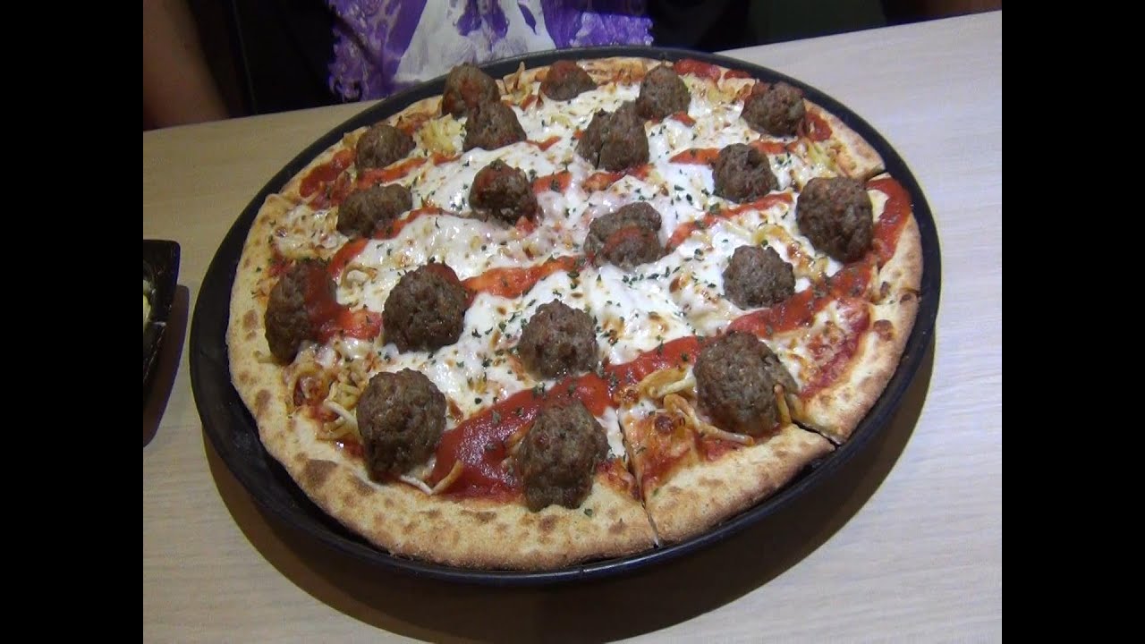 Spaghetti Meatballs Pizza From Chuck E Cheese Fewdfinds Episode 9